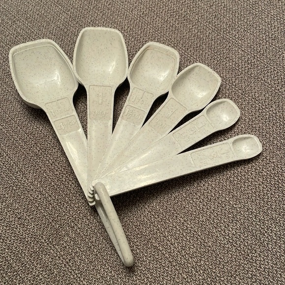 Tupperware | Kitchen | Vintage Tupperware Measuring Spoons Set Of 6 ...